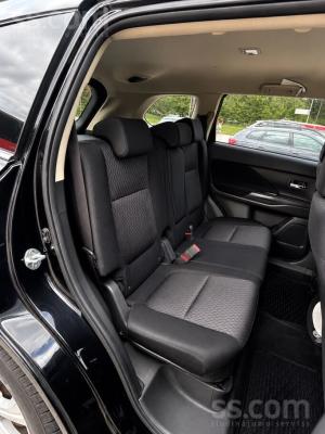 Melns Mitsubishi Outlander 2014 Rīga, ar dzinēja tilpumu 2.00 L un nobraukumu 152 tūkst. km par 9200 €, foto 5 vietnē AUTOMOTO.COM.LV