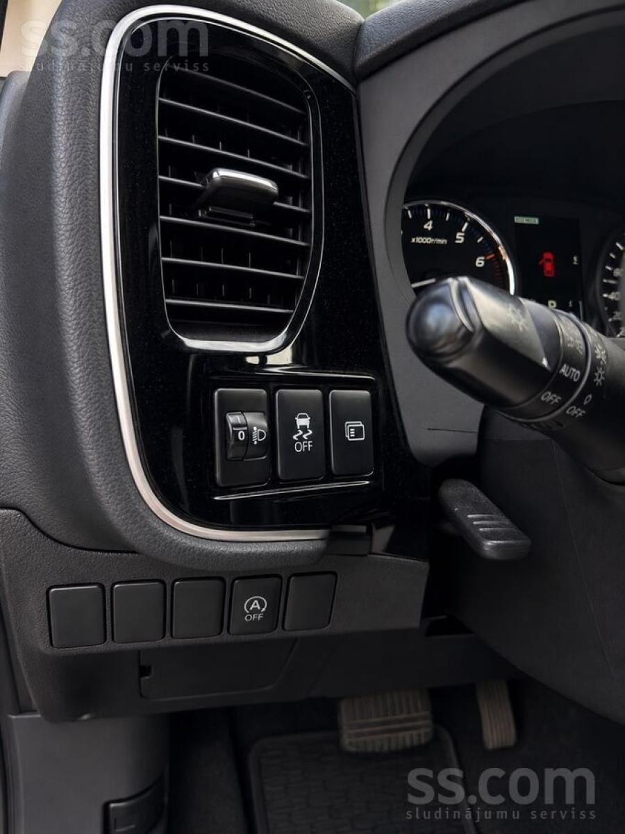 Melns Mitsubishi Outlander 2014 Rīga, ar dzinēja tilpumu 2.00 L un nobraukumu 152 tūkst. km par 9200 €, foto 14 vietnē AUTOMOTO.COM.LV