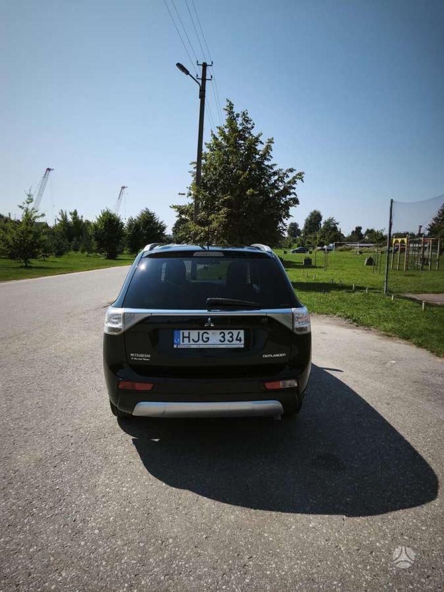 Melns Mitsubishi Outlander 2014 Klaipėda, ar dzinēja tilpumu 2.00 L un nobraukumu 147 tūkst. km par 11000 €, foto 4 vietnē AUTOMOTO.COM.LV