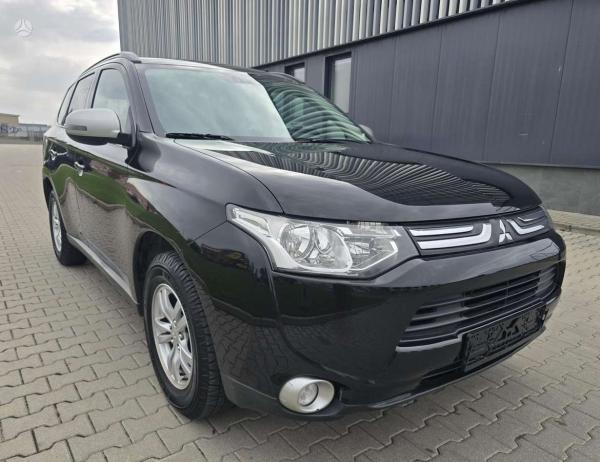 Black Mitsubishi Outlander 2014 in Panevezys, with an engine capacity of 2.00 L and mileage of 303 thousand km for 4999 €, photo 1 on AUTOMOTO.COM.LV