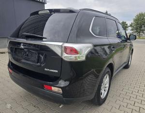 Black Mitsubishi Outlander 2014 in Panevezys, with an engine capacity of 2.00 L and mileage of 303 thousand km for 4999 €, photo 4 on AUTOMOTO.COM.LV