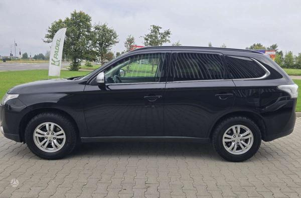 Black Mitsubishi Outlander 2014 in Panevezys, with an engine capacity of 2.00 L and mileage of 303 thousand km for 4999 €, photo 7 on AUTOMOTO.COM.LV