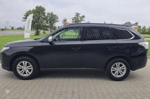 Black Mitsubishi Outlander 2014 in Panevezys, with an engine capacity of 2.00 L and mileage of 303 thousand km for 4999 €, photo 7 on AUTOMOTO.COM.LV