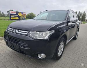 Black Mitsubishi Outlander 2014 in Panevezys, with an engine capacity of 2.00 L and mileage of 303 thousand km for 4999 €, photo 8 on AUTOMOTO.COM.LV
