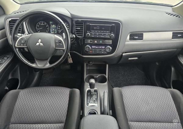 Black Mitsubishi Outlander 2014 in Panevezys, with an engine capacity of 2.00 L and mileage of 303 thousand km for 4999 €, photo 11 on AUTOMOTO.COM.LV