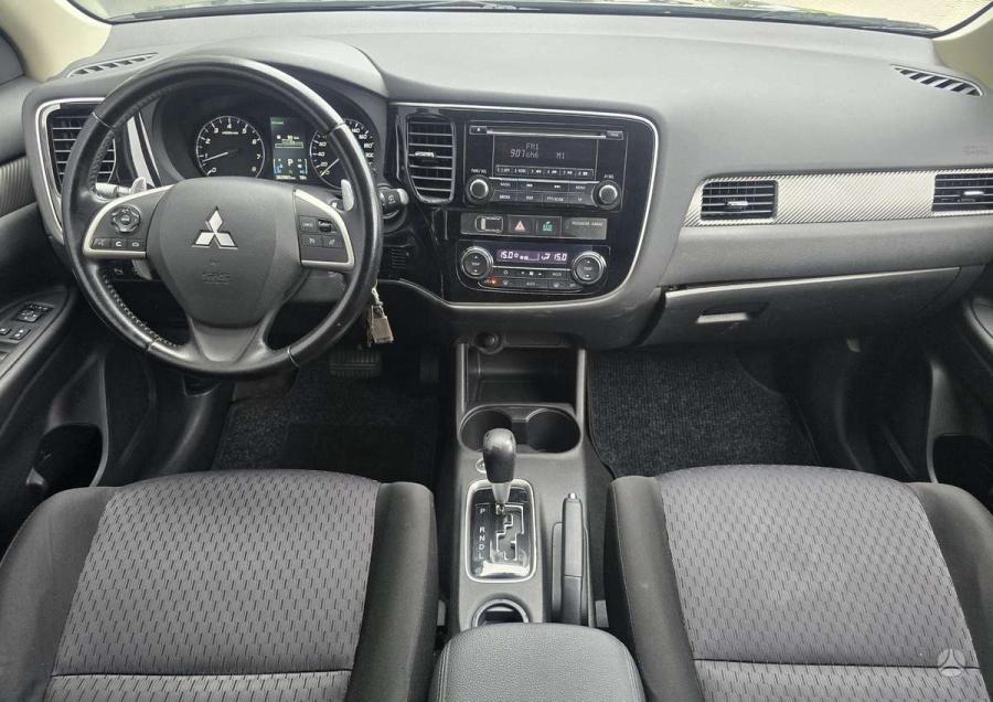 Black Mitsubishi Outlander 2014 in Panevezys, with an engine capacity of 2.00 L and mileage of 303 thousand km for 4999 €, photo 11 on AUTOMOTO.COM.LV