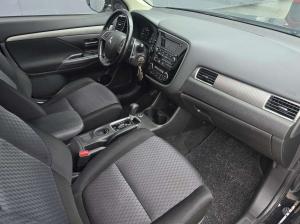 Black Mitsubishi Outlander 2014 in Panevezys, with an engine capacity of 2.00 L and mileage of 303 thousand km for 4999 €, photo 12 on AUTOMOTO.COM.LV
