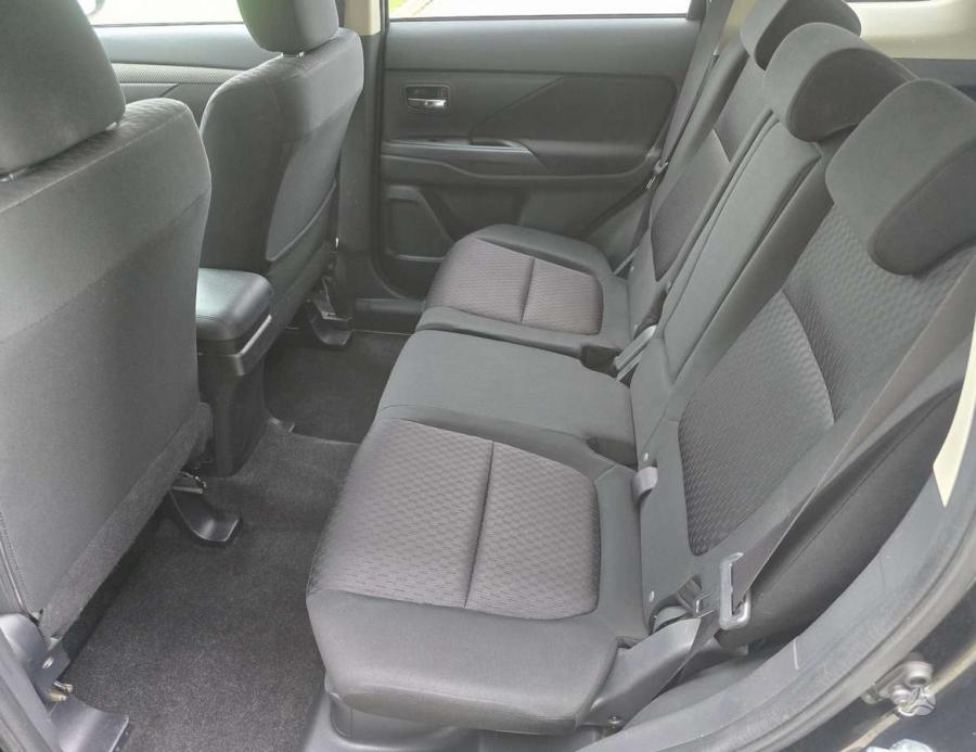 Black Mitsubishi Outlander 2014 in Panevezys, with an engine capacity of 2.00 L and mileage of 303 thousand km for 4999 €, photo 14 on AUTOMOTO.COM.LV