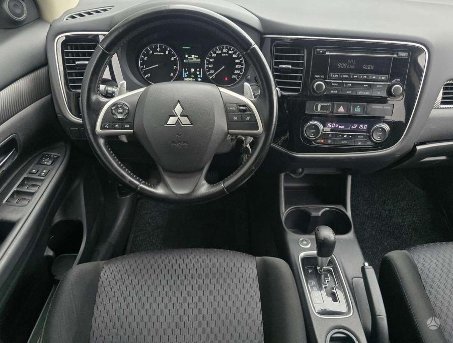 Black Mitsubishi Outlander 2014 in Panevezys, with an engine capacity of 2.00 L and mileage of 303 thousand km for 4999 €, photo 16 on AUTOMOTO.COM.LV