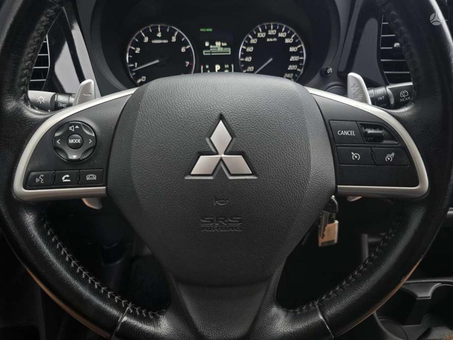 Black Mitsubishi Outlander 2014 in Panevezys, with an engine capacity of 2.00 L and mileage of 303 thousand km for 4999 €, photo 17 on AUTOMOTO.COM.LV
