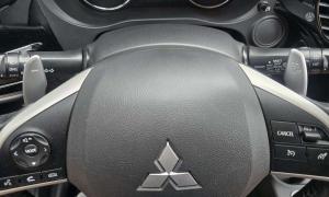 Black Mitsubishi Outlander 2014 in Panevezys, with an engine capacity of 2.00 L and mileage of 303 thousand km for 4999 €, photo 18 on AUTOMOTO.COM.LV