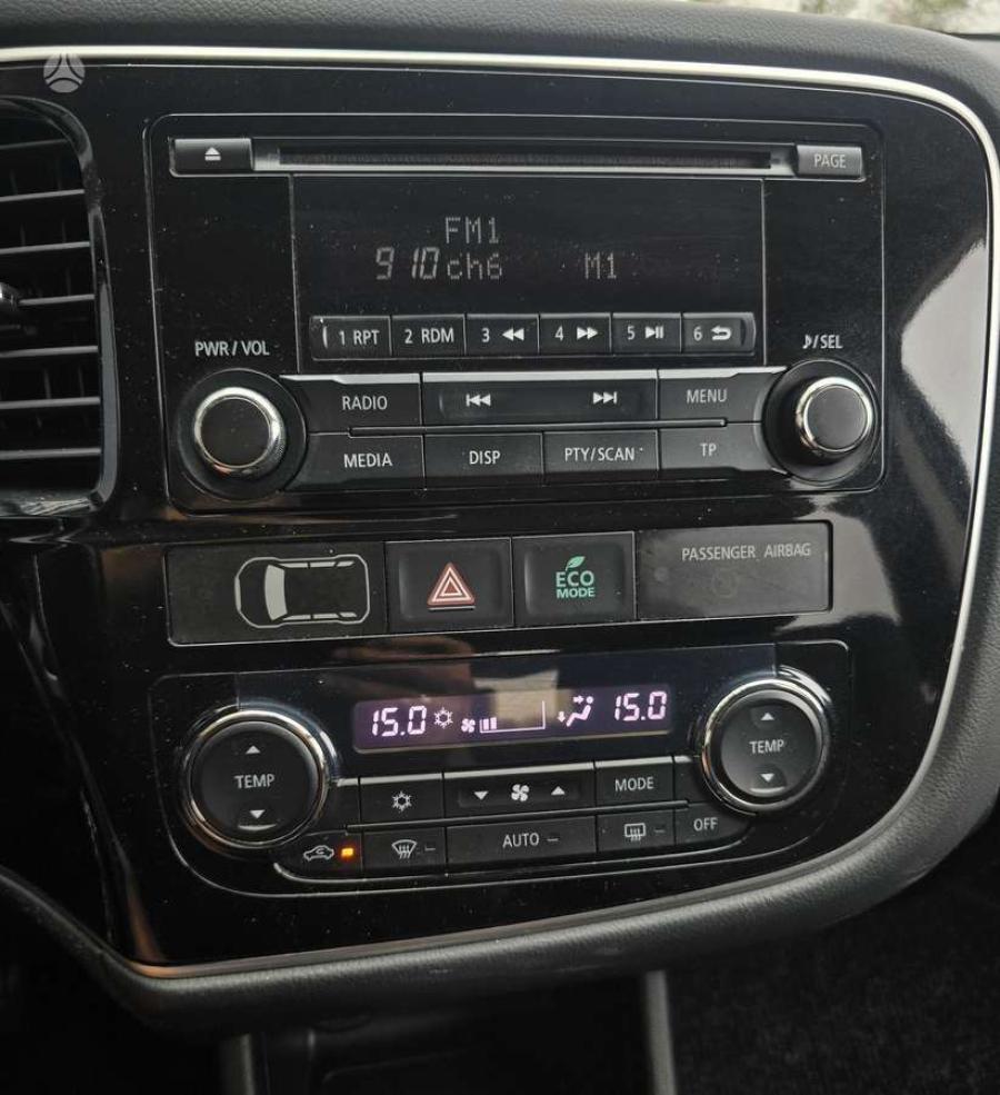 Black Mitsubishi Outlander 2014 in Panevezys, with an engine capacity of 2.00 L and mileage of 303 thousand km for 4999 €, photo 20 on AUTOMOTO.COM.LV