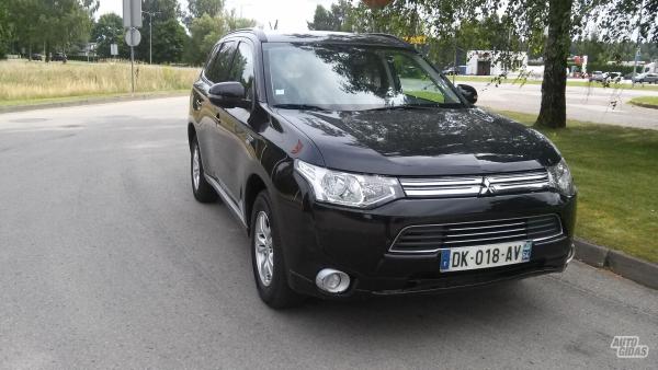 Mitsubishi Outlander 2014 in Taurage on AUTOMOTO.COM.LV Black Mitsubishi Outlander 2014 in Taurage, with an engine capacity of 2.00 L and mileage of 296 thousand km for 5950 €, photo 3 on AUTOMOTO.COM.LV
