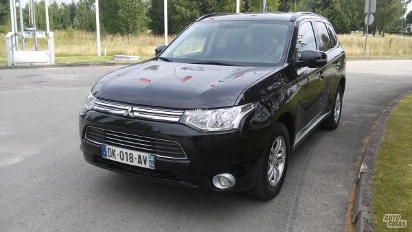 Mitsubishi Outlander 2014 in Taurage on AUTOMOTO.COM.LV Black Mitsubishi Outlander 2014 in Taurage, with an engine capacity of 2.00 L and mileage of 296 thousand km for 5950 €, photo 4 on AUTOMOTO.COM.LV
