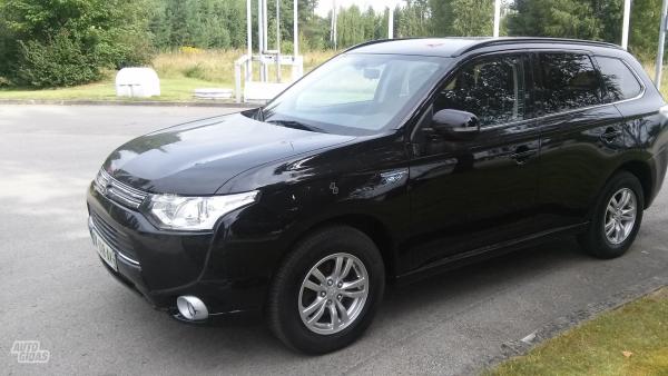 Mitsubishi Outlander 2014 in Taurage on AUTOMOTO.COM.LV Black Mitsubishi Outlander 2014 in Taurage, with an engine capacity of 2.00 L and mileage of 296 thousand km for 5950 €, photo 5 on AUTOMOTO.COM.LV