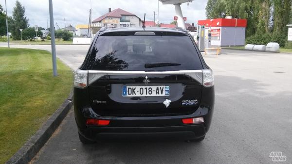 Mitsubishi Outlander 2014 in Taurage on AUTOMOTO.COM.LV Black Mitsubishi Outlander 2014 in Taurage, with an engine capacity of 2.00 L and mileage of 296 thousand km for 5950 €, photo 9 on AUTOMOTO.COM.LV