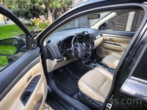 Melns Mitsubishi Outlander 2014 Rīga, ar dzinēja tilpumu 2.00 L un nobraukumu 308 tūkst. km par 4000 €, foto 6 vietnē AUTOMOTO.COM.LV