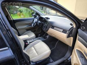 Melns Mitsubishi Outlander 2014 Rīga, ar dzinēja tilpumu 2.00 L un nobraukumu 308 tūkst. km par 4000 €, foto 8 vietnē AUTOMOTO.COM.LV