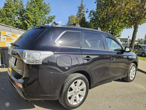 Melns Mitsubishi Outlander 2014 Šauļi, ar dzinēja tilpumu 2.00 L un nobraukumu 269 tūkst. km par 7950 €, foto 6 vietnē AUTOMOTO.COM.LV