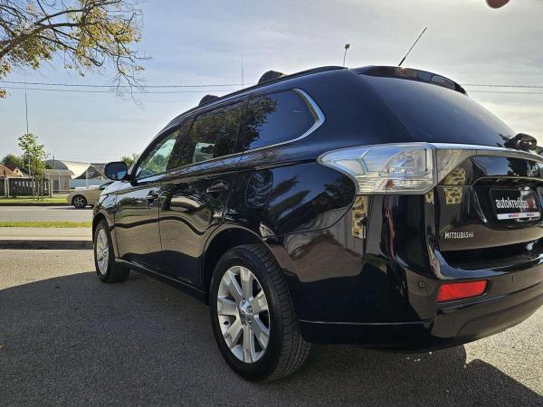 Melns Mitsubishi Outlander 2014 Šauļi, ar dzinēja tilpumu 2.00 L un nobraukumu 269 tūkst. km par 7950 €, foto 9 vietnē AUTOMOTO.COM.LV