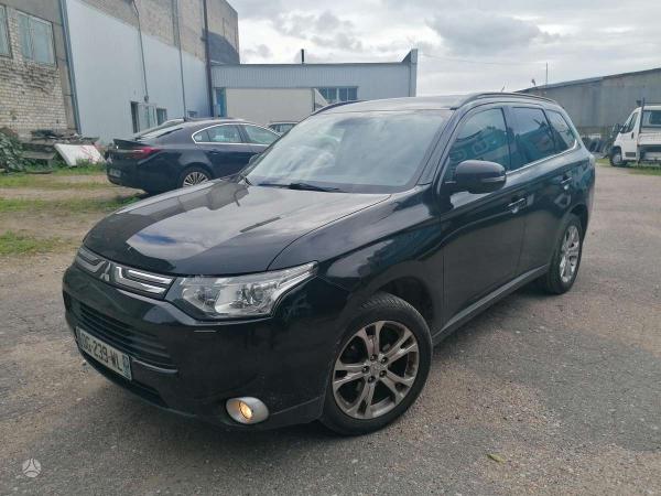 Black Mitsubishi Outlander 2014 in Taurage, with an engine capacity of 2.27 L and mileage of 202 thousand km for 7400 €, photo 1 on AUTOMOTO.COM.LV