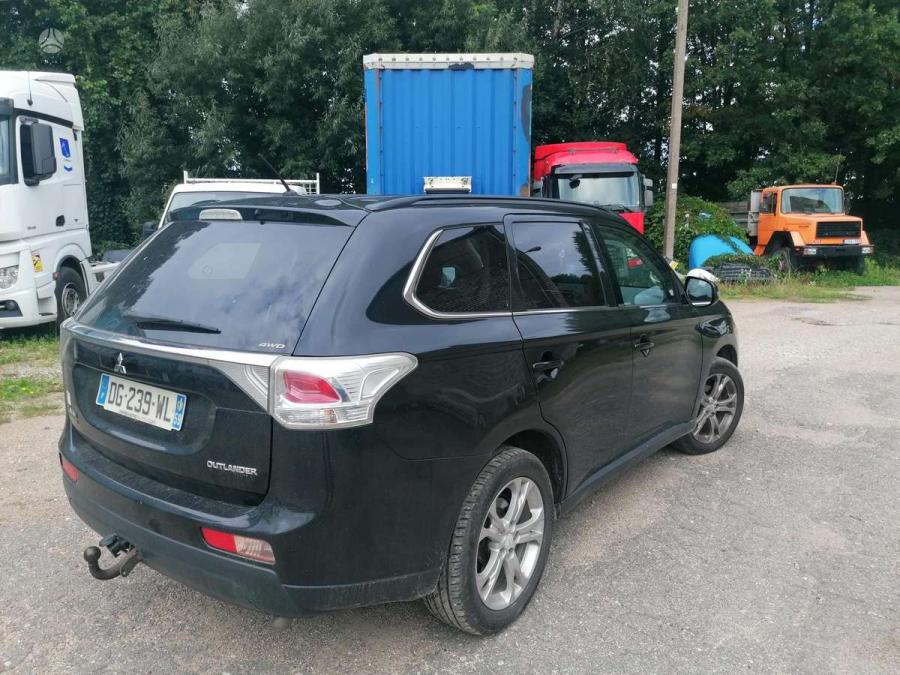 Melns Mitsubishi Outlander 2014 Tauragė, ar dzinēja tilpumu 2.27 L un nobraukumu 202 tūkst. km par 7400 €, foto 4 vietnē AUTOMOTO.COM.LV