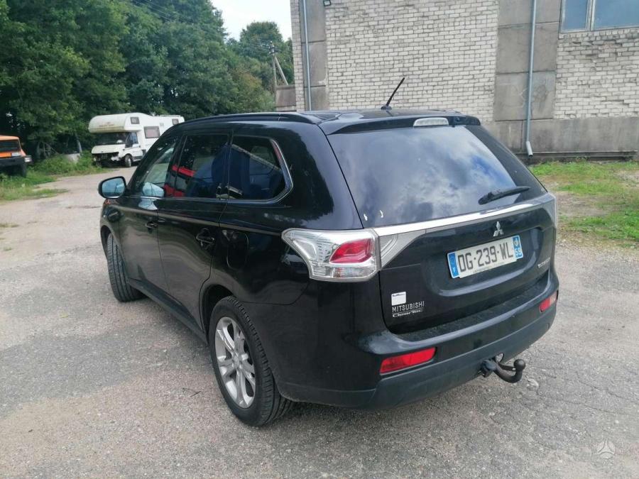 Melns Mitsubishi Outlander 2014 Tauragė, ar dzinēja tilpumu 2.27 L un nobraukumu 202 tūkst. km par 7400 €, foto 5 vietnē AUTOMOTO.COM.LV