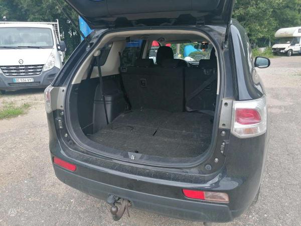Black Mitsubishi Outlander 2014 in Taurage, with an engine capacity of 2.27 L and mileage of 202 thousand km for 7400 €, photo 6 on AUTOMOTO.COM.LV