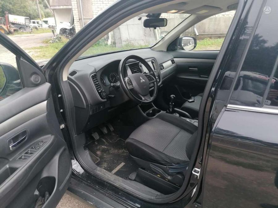 Melns Mitsubishi Outlander 2014 Tauragė, ar dzinēja tilpumu 2.27 L un nobraukumu 202 tūkst. km par 7400 €, foto 10 vietnē AUTOMOTO.COM.LV