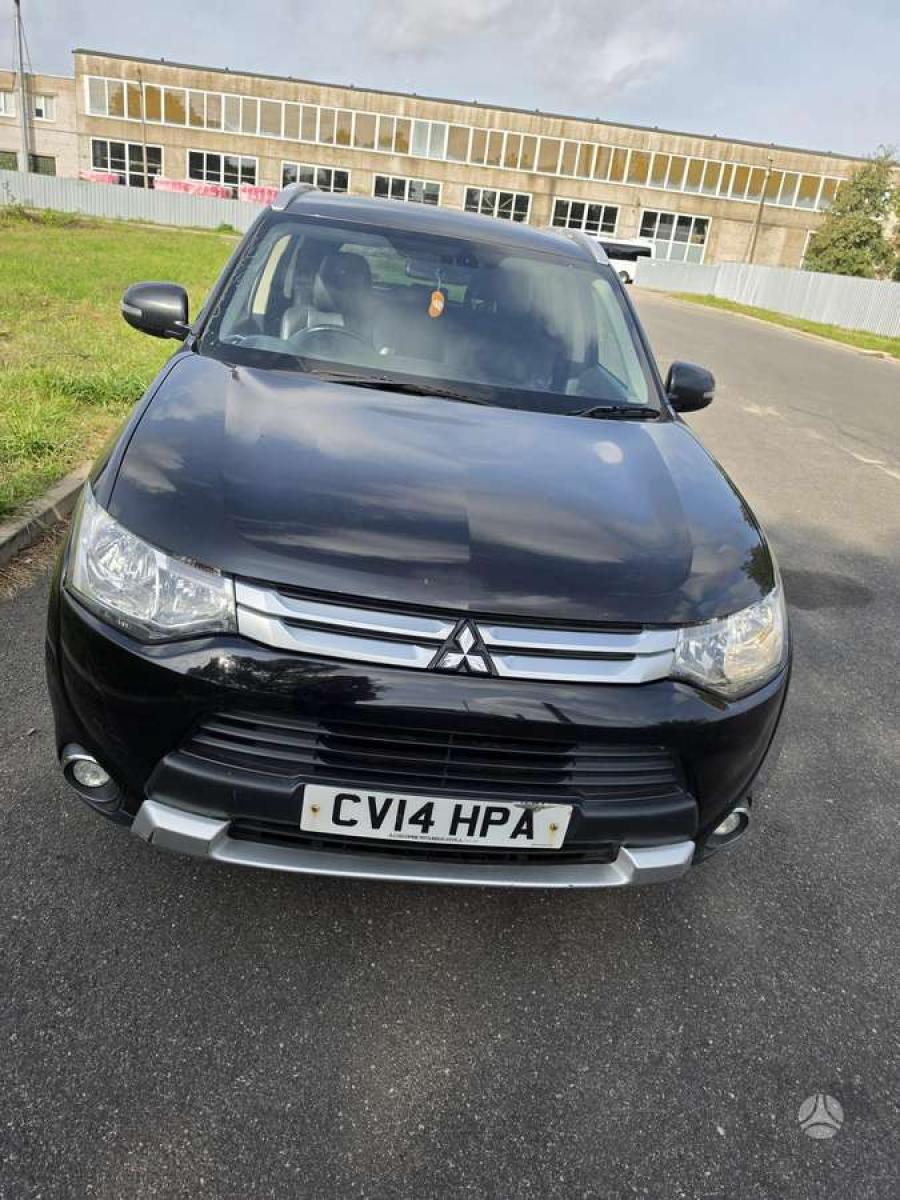 Black Mitsubishi Outlander 2014 in Jonava, with an engine capacity of 2.30 L and mileage of 132 thousand km for 2999 €, photo 1 on AUTOMOTO.COM.LV