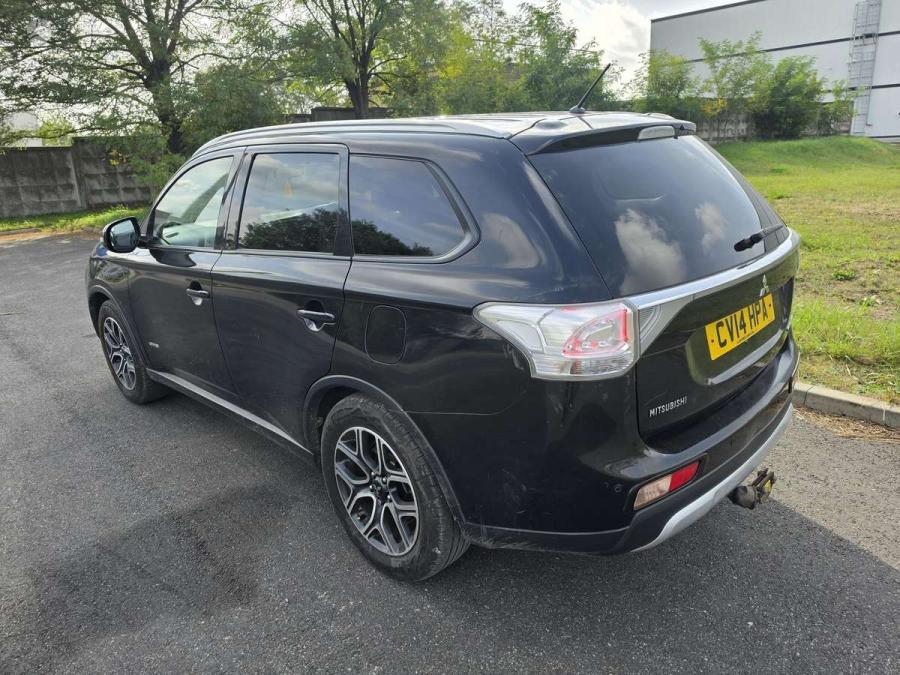 Black Mitsubishi Outlander 2014 in Jonava, with an engine capacity of 2.30 L and mileage of 132 thousand km for 2999 €, photo 4 on AUTOMOTO.COM.LV