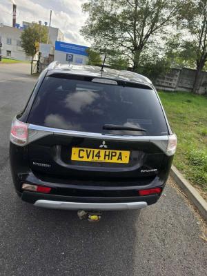 Black Mitsubishi Outlander 2014 in Jonava, with an engine capacity of 2.30 L and mileage of 132 thousand km for 2999 €, photo 5 on AUTOMOTO.COM.LV
