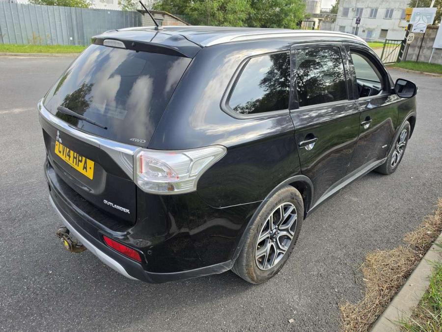 Black Mitsubishi Outlander 2014 in Jonava, with an engine capacity of 2.30 L and mileage of 132 thousand km for 2999 €, photo 6 on AUTOMOTO.COM.LV