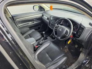 Black Mitsubishi Outlander 2014 in Jonava, with an engine capacity of 2.30 L and mileage of 132 thousand km for 2999 €, photo 8 on AUTOMOTO.COM.LV