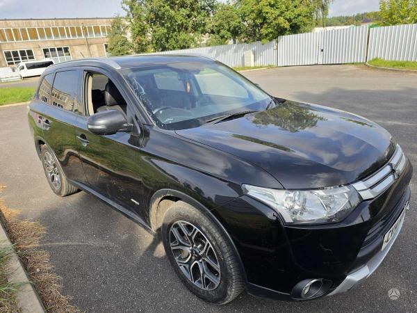 Black Mitsubishi Outlander 2014 in Jonava, with an engine capacity of 2.30 L and mileage of 132 thousand km for 2999 €, photo 11 on AUTOMOTO.COM.LV