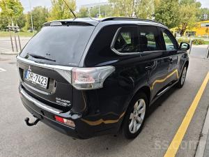 Melns Mitsubishi Outlander 2014 Rīga, ar dzinēja tilpumu 2.00 L un nobraukumu 257 tūkst. km par 9250 €, foto 5 vietnē AUTOMOTO.COM.LV