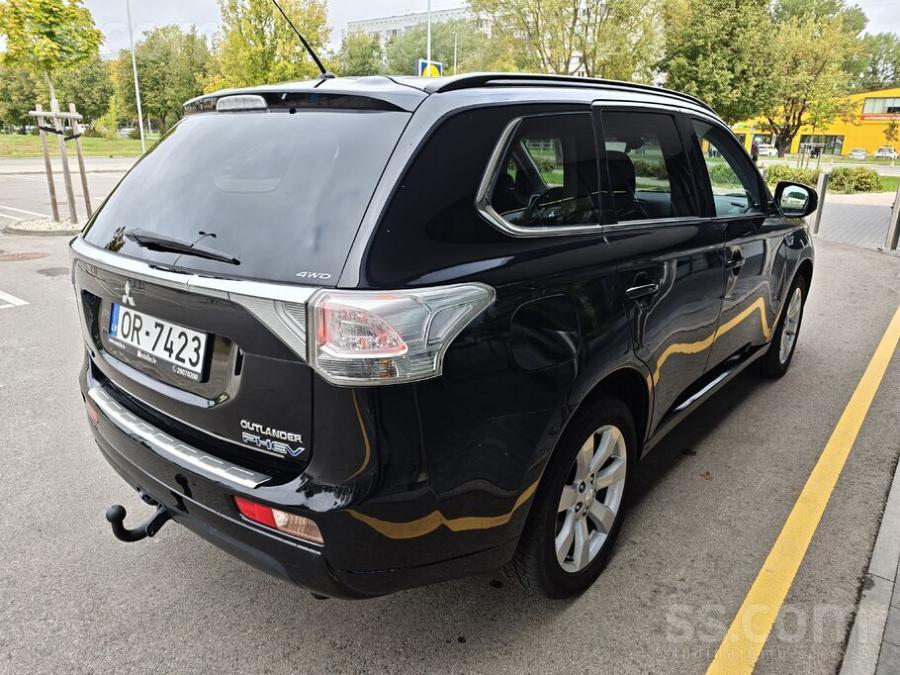 Melns Mitsubishi Outlander 2014 Rīga, ar dzinēja tilpumu 2.00 L un nobraukumu 257 tūkst. km par 9250 €, foto 5 vietnē AUTOMOTO.COM.LV