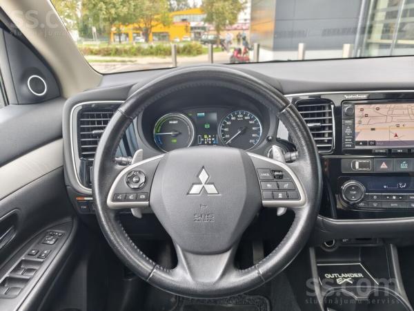 Black Mitsubishi Outlander 2014 in Riga, with an engine capacity of 2.00 L and mileage of 257 thousand km for 9250 €, photo 9 on AUTOMOTO.COM.LV