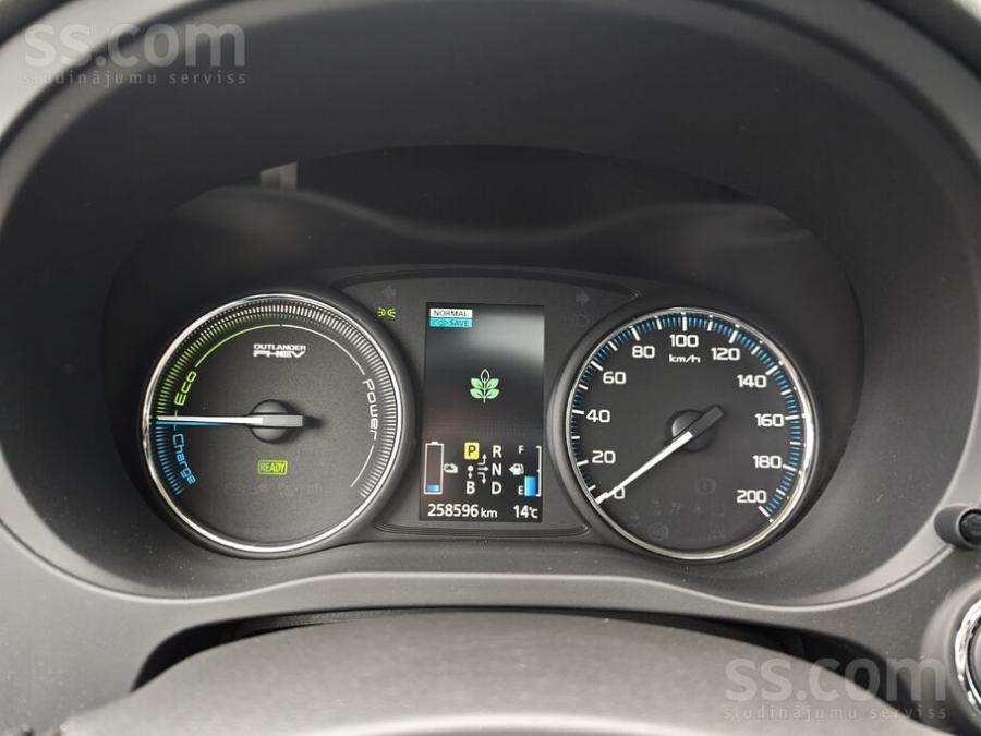 Melns Mitsubishi Outlander 2014 Rīga, ar dzinēja tilpumu 2.00 L un nobraukumu 257 tūkst. km par 9250 €, foto 10 vietnē AUTOMOTO.COM.LV