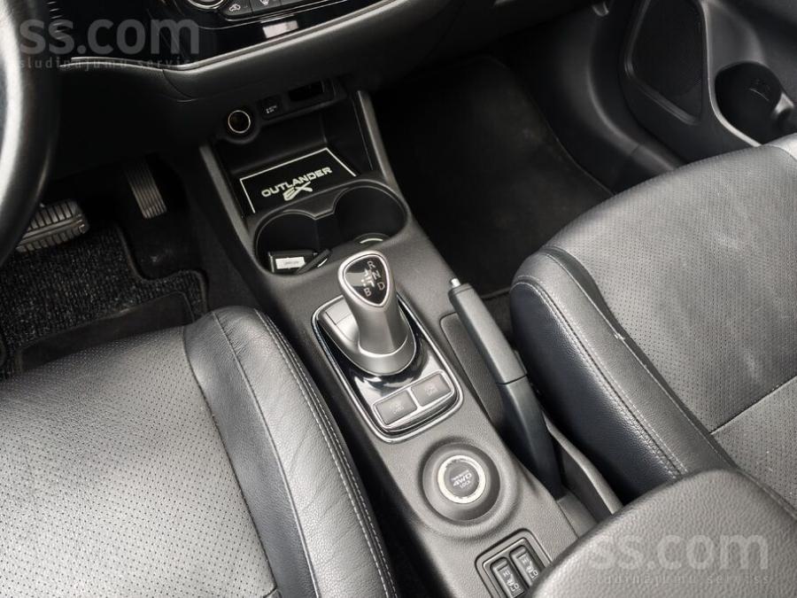 Melns Mitsubishi Outlander 2014 Rīga, ar dzinēja tilpumu 2.00 L un nobraukumu 257 tūkst. km par 9250 €, foto 11 vietnē AUTOMOTO.COM.LV
