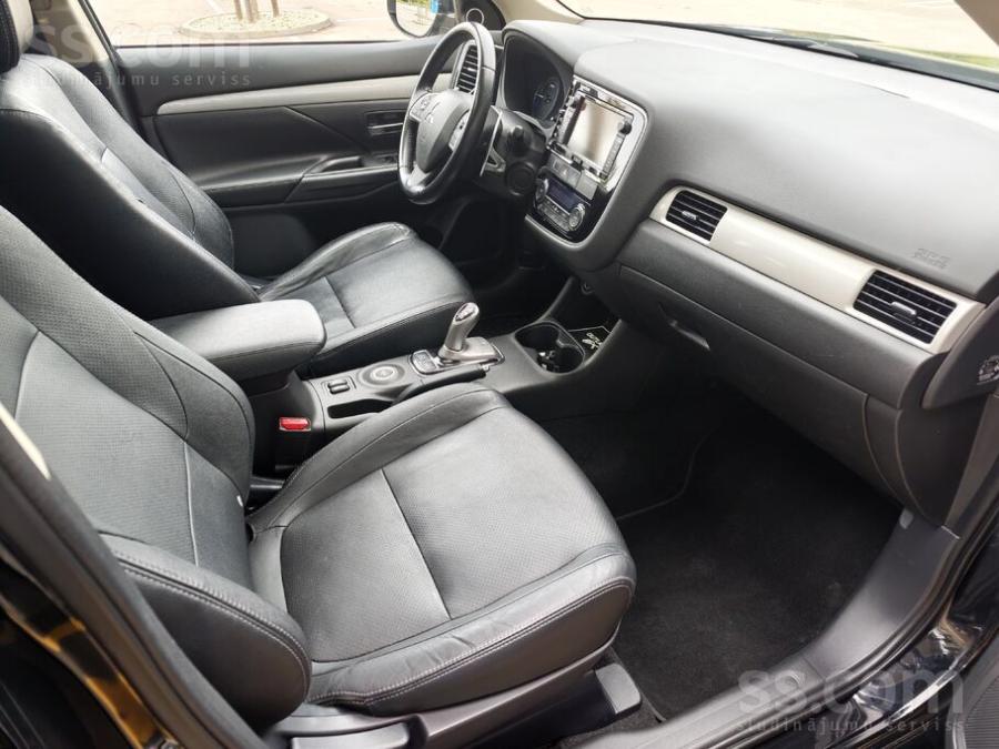 Melns Mitsubishi Outlander 2014 Rīga, ar dzinēja tilpumu 2.00 L un nobraukumu 257 tūkst. km par 9250 €, foto 17 vietnē AUTOMOTO.COM.LV