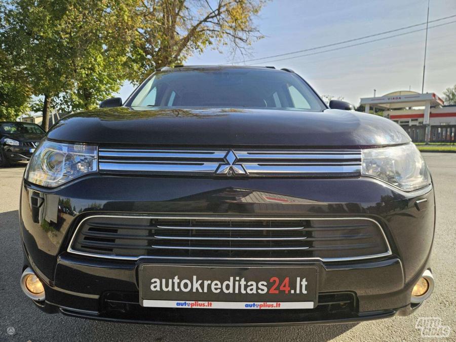 Black Mitsubishi Outlander 2014 in Siauliai, with an engine capacity of 2.00 L and mileage of 269 thousand km for 7950 €, photo 3 on AUTOMOTO.COM.LV