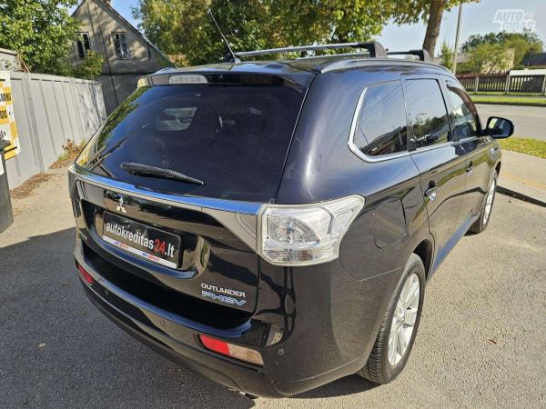 Mitsubishi Outlander 2014 in Siauliai on AUTOMOTO.COM.LV Black Mitsubishi Outlander 2014 in Siauliai, with an engine capacity of 2.00 L and mileage of 269 thousand km for 7950 €, photo 5 on AUTOMOTO.COM.LV