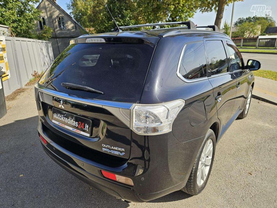 Black Mitsubishi Outlander 2014 in Siauliai, with an engine capacity of 2.00 L and mileage of 269 thousand km for 7950 €, photo 5 on AUTOMOTO.COM.LV