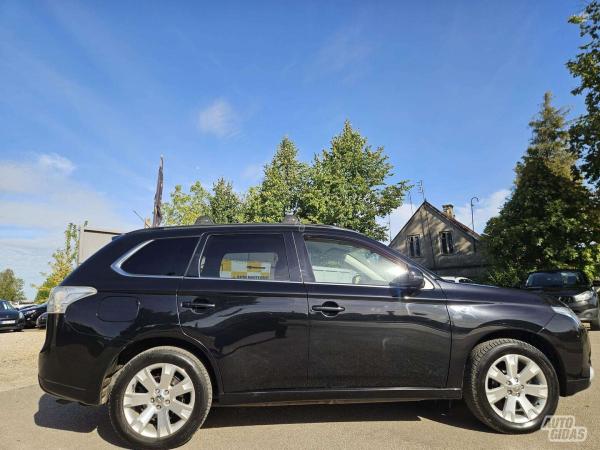 Mitsubishi Outlander 2014 in Siauliai on AUTOMOTO.COM.LV Black Mitsubishi Outlander 2014 in Siauliai, with an engine capacity of 2.00 L and mileage of 269 thousand km for 7950 €, photo 7 on AUTOMOTO.COM.LV