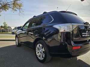 Black Mitsubishi Outlander 2014 in Siauliai, with an engine capacity of 2.00 L and mileage of 269 thousand km for 7950 €, photo 9 on AUTOMOTO.COM.LV