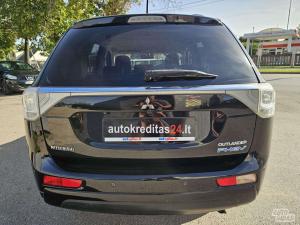 Black Mitsubishi Outlander 2014 in Siauliai, with an engine capacity of 2.00 L and mileage of 269 thousand km for 7950 €, photo 11 on AUTOMOTO.COM.LV