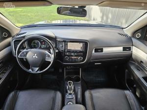 Black Mitsubishi Outlander 2014 in Siauliai, with an engine capacity of 2.00 L and mileage of 269 thousand km for 7950 €, photo 13 on AUTOMOTO.COM.LV