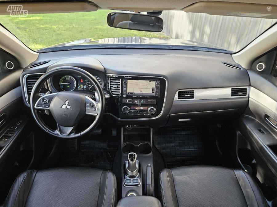 Black Mitsubishi Outlander 2014 in Siauliai, with an engine capacity of 2.00 L and mileage of 269 thousand km for 7950 €, photo 13 on AUTOMOTO.COM.LV