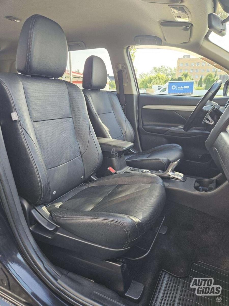 Black Mitsubishi Outlander 2014 in Siauliai, with an engine capacity of 2.00 L and mileage of 269 thousand km for 7950 €, photo 15 on AUTOMOTO.COM.LV